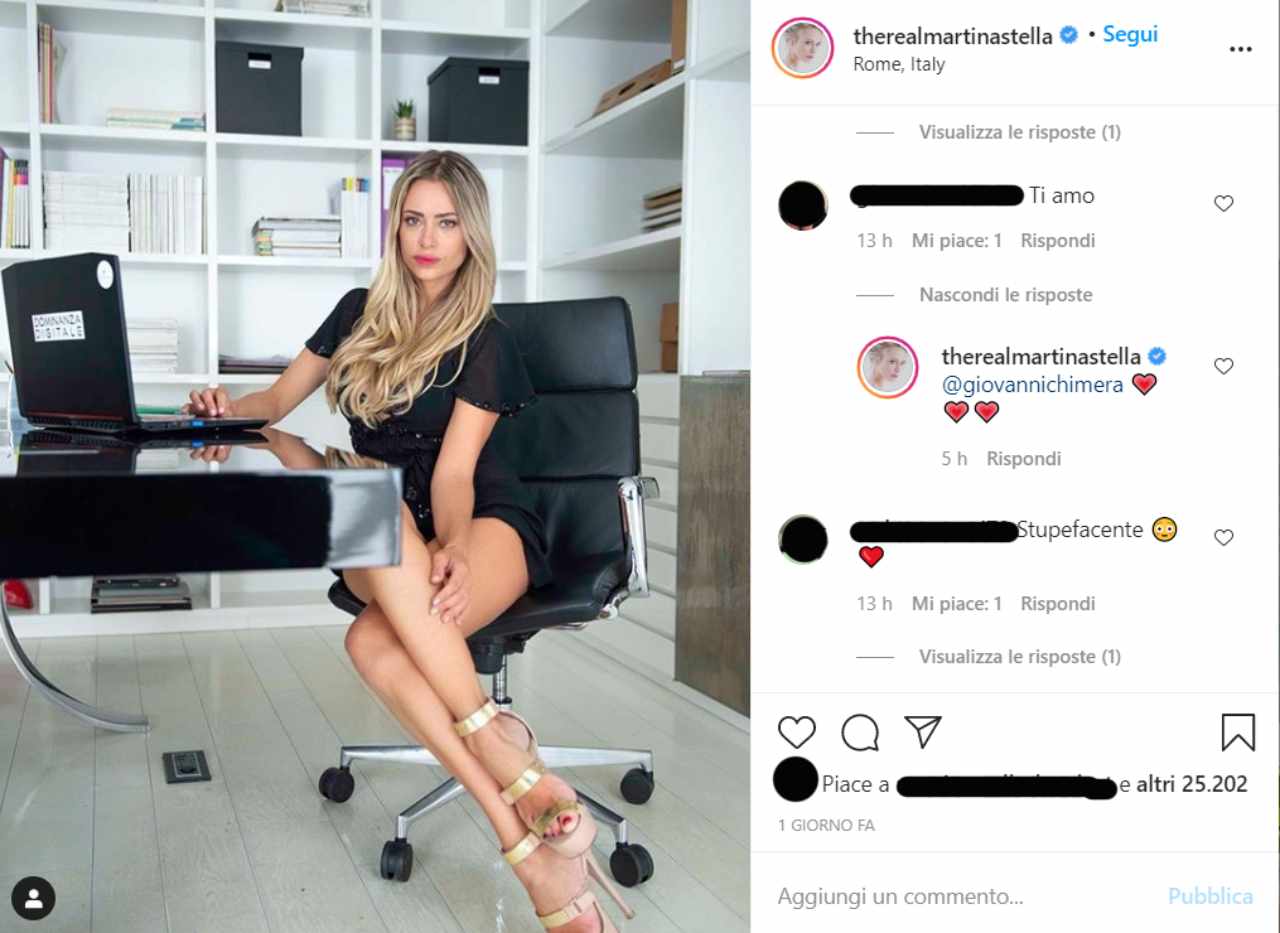 Martina Stella, Instagram: il look da ufficio stende i fan
