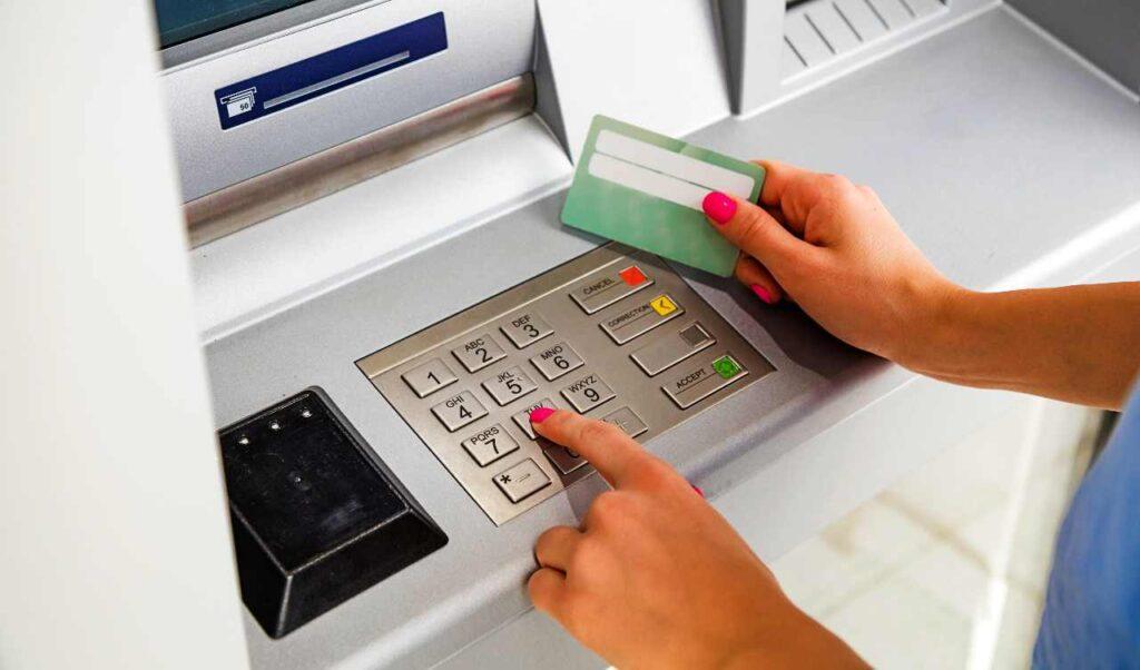 Prelevamento bancomat non funziona? È colpa di questo problema, la ...
